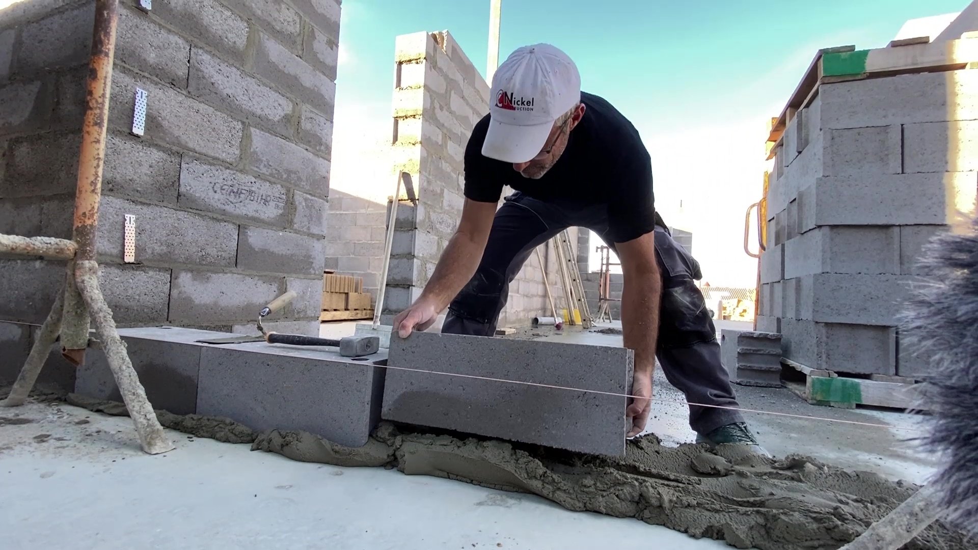 Maçon, un métier qui n’attire pas mais qui a bien des attraits - Mosaik ...