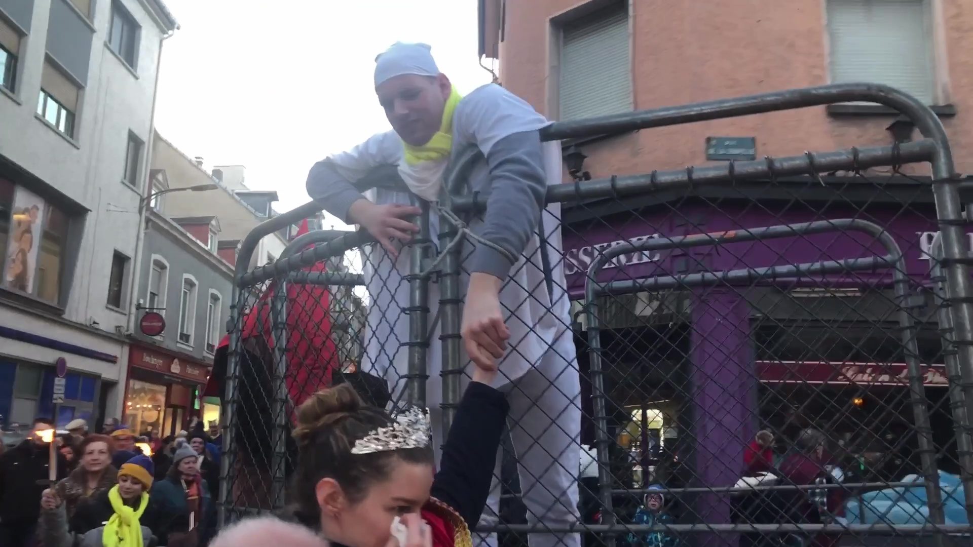 Pourquoi doit-on tuer le prince de Carnaval ? - Mosaik Cristal