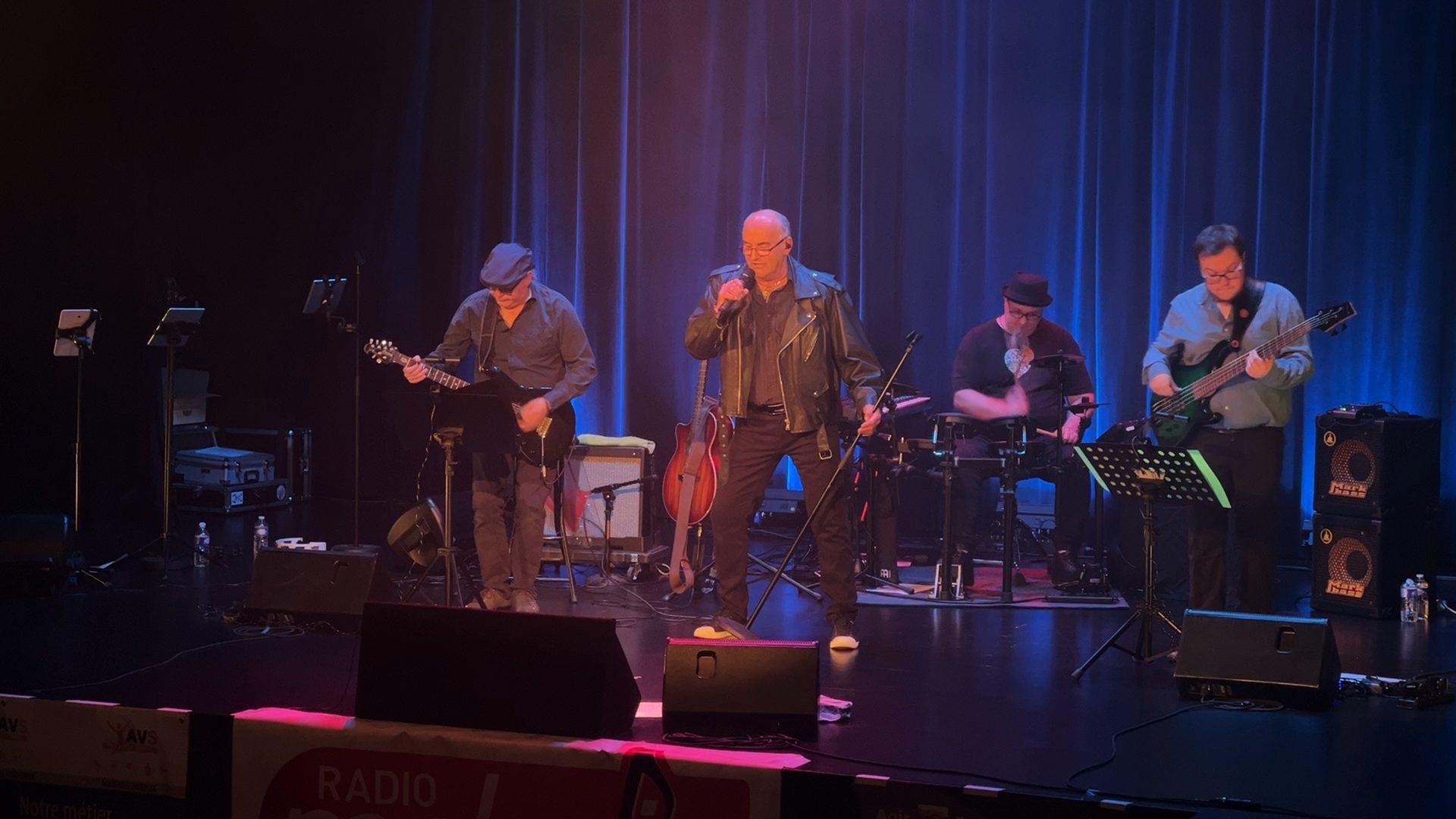 Charel chante Johnny pour la bonne cause - Mosaik Cristal