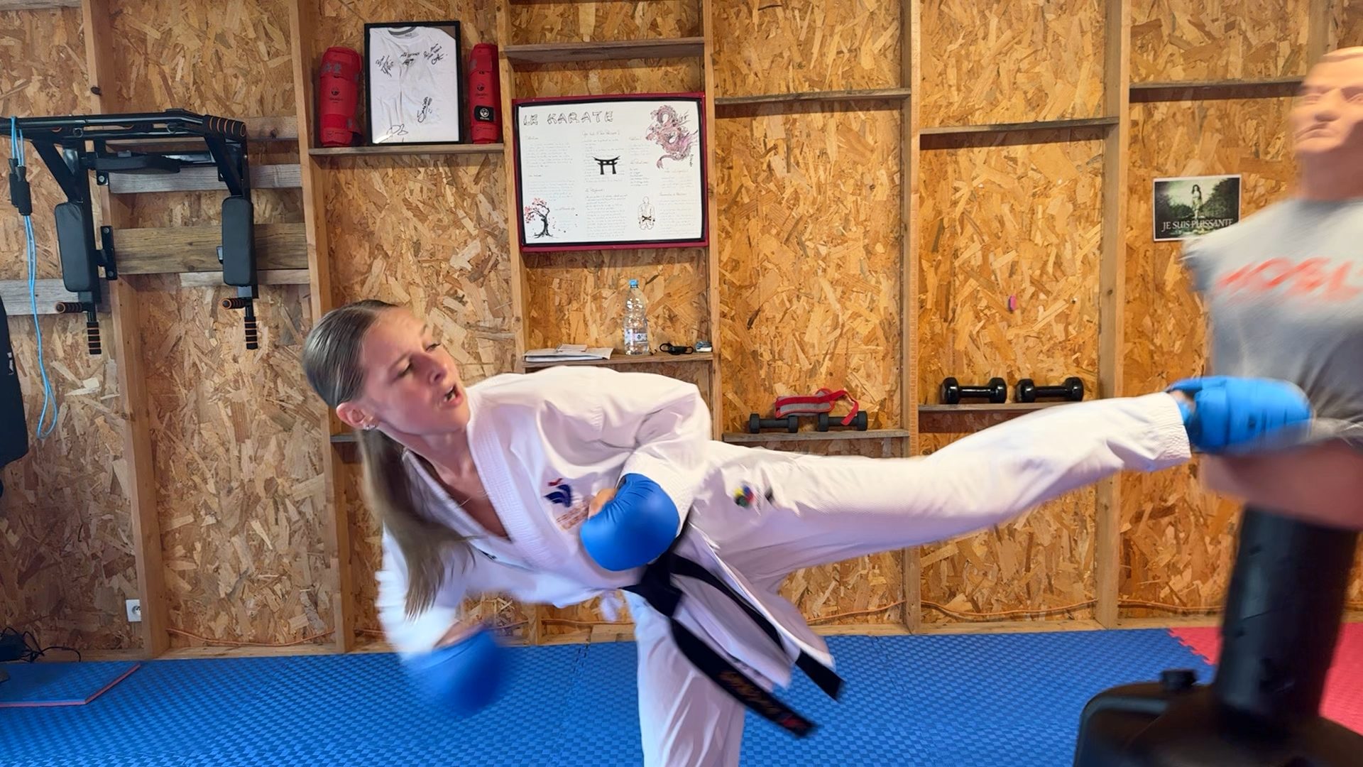 Elsa Schmitt se prépare pour les championnats du monde de karaté ...