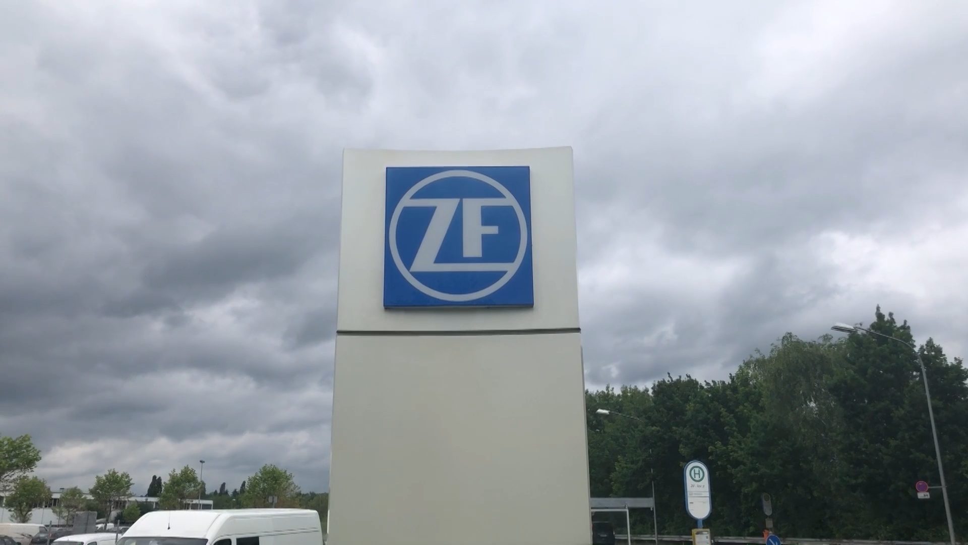 Suppression massive d’emplois à la ZF - Mosaik Cristal